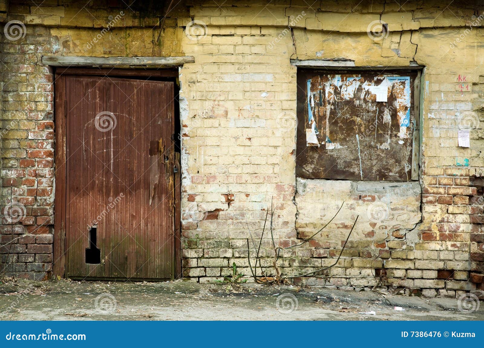 Slum house stock photo. Image of abandoned, bricklaying - 7386476