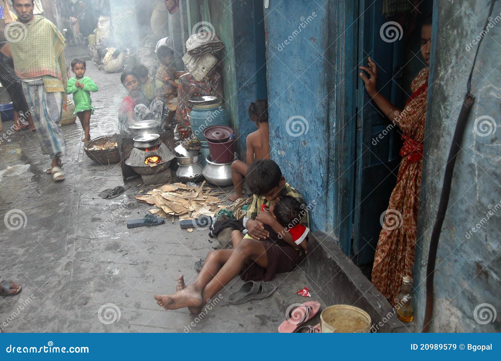 Slum life in India editorial stock image. Image of india - 20989579