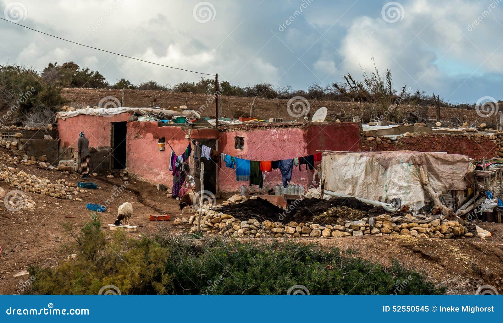 Slum in Morroco editorial image. Image of farmhouse, washing - 52550545