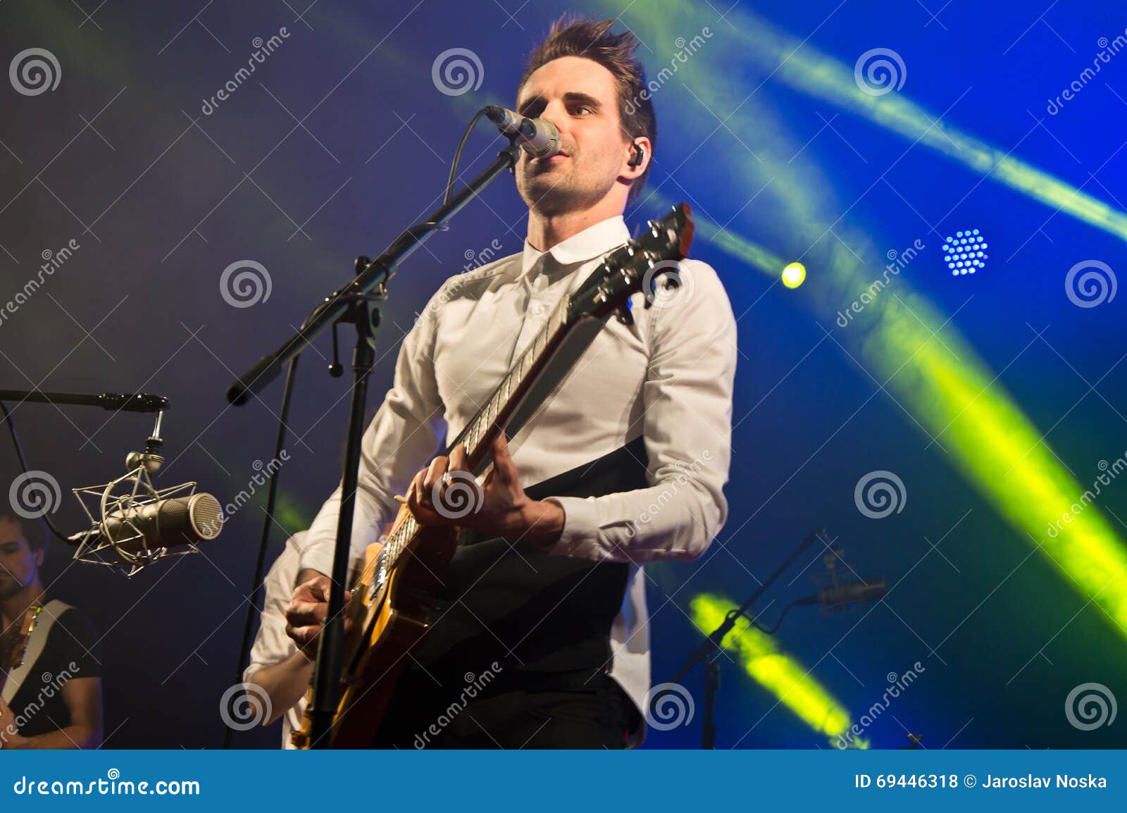 Slza redactionele stock foto. Image of grunge, gebeurtenis - 69446318