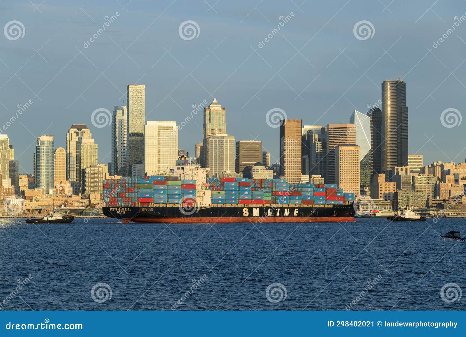 SM Line Container Ship Qingdao in Front of Seattle Skyline Editorial ...