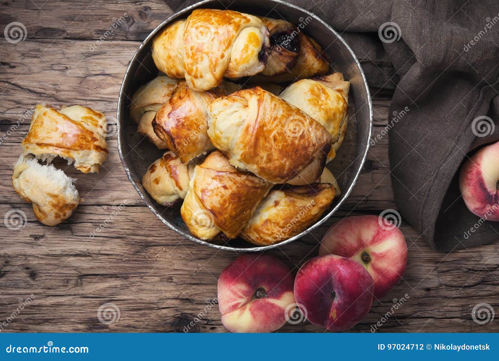 Smakliga Giffel Med Persikor Arkivfoto - Bild av efterrätt, medf8ort ...