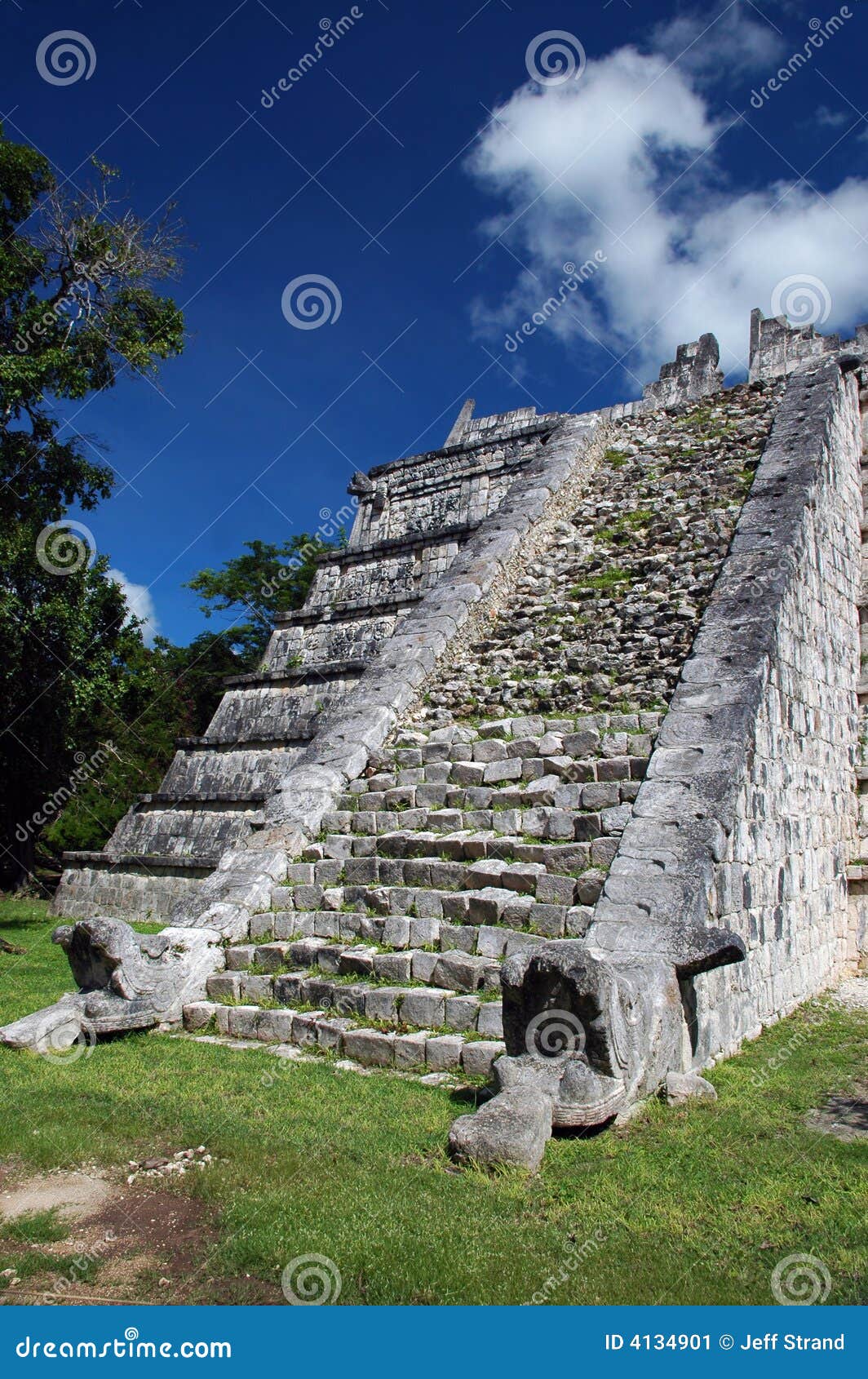 Small Ancient Mayan Pyramid Stock Image - Image of ceremony, heritage ...