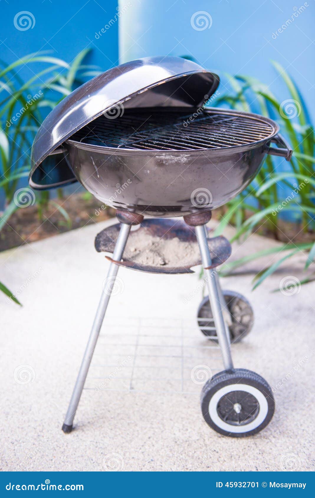The Small Barbecue Grill For Picnic Stock Photo - Image: 45932701