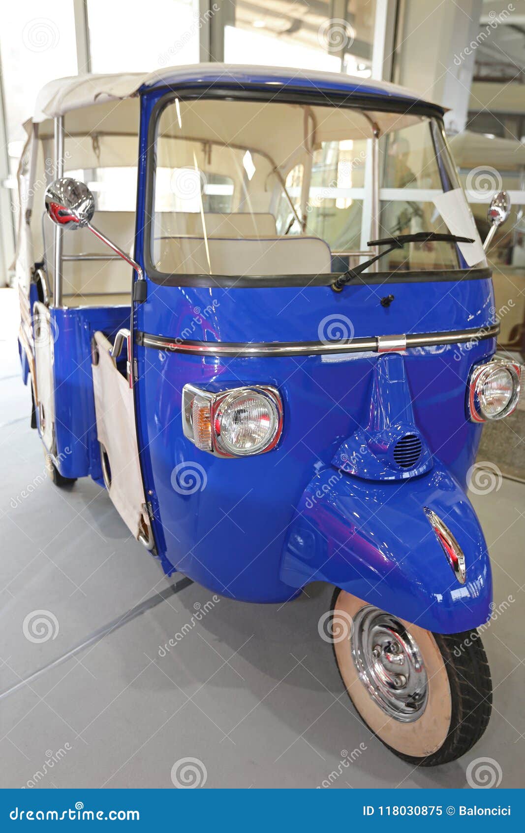 Auto Rickshaw stock image. Image of small, blue, headlight - 118030875