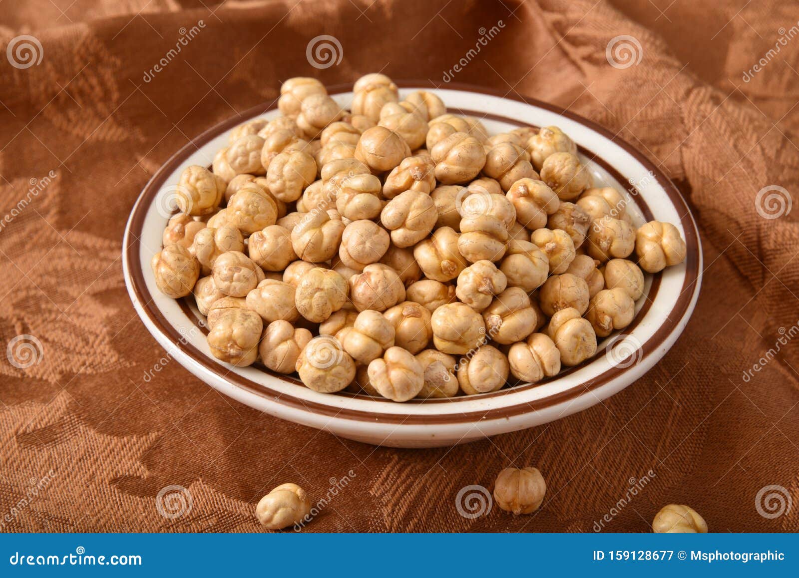 Golden roasted chickpeas stock image. Image of food - 159128677