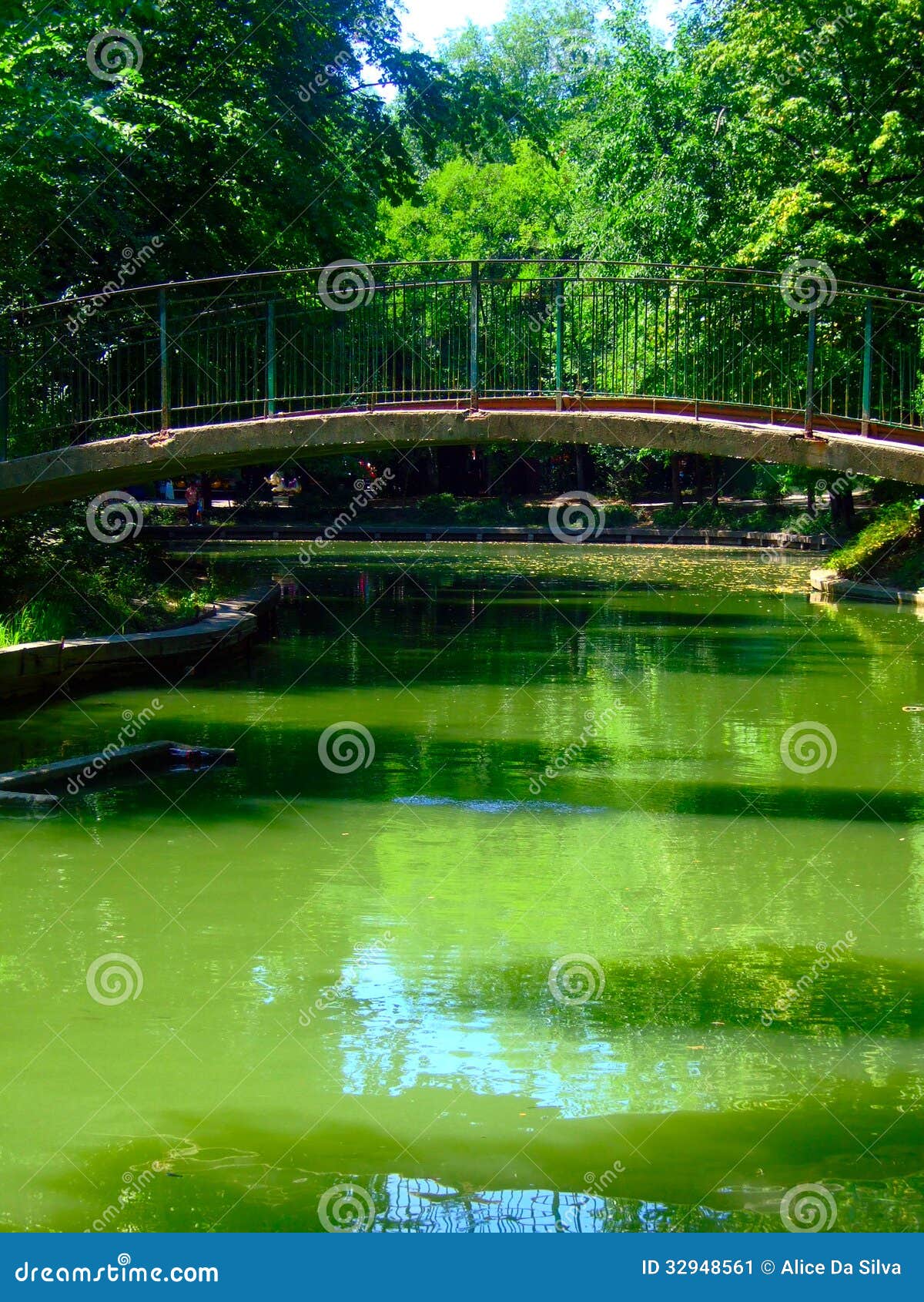 Small bridge over river stock image. Image of scene, backdrop - 32948561