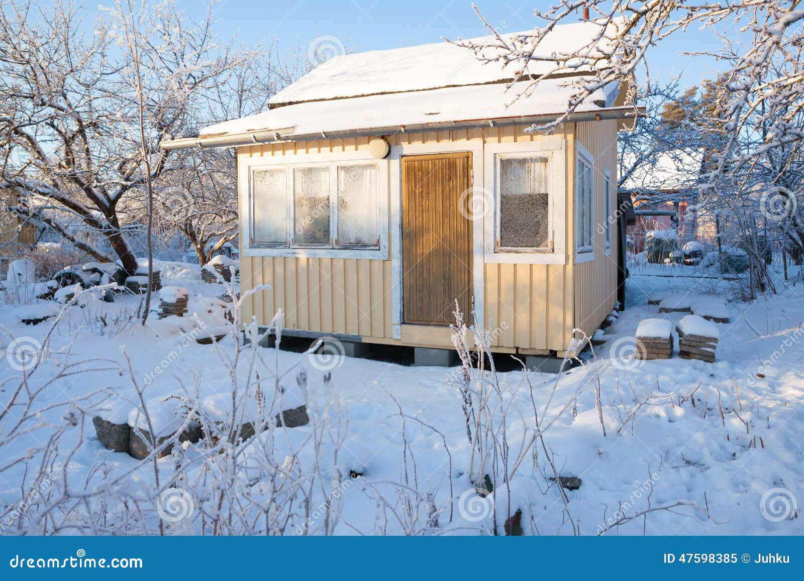 Small cabin at winter stock image. Image of garden, lodge - 47598385