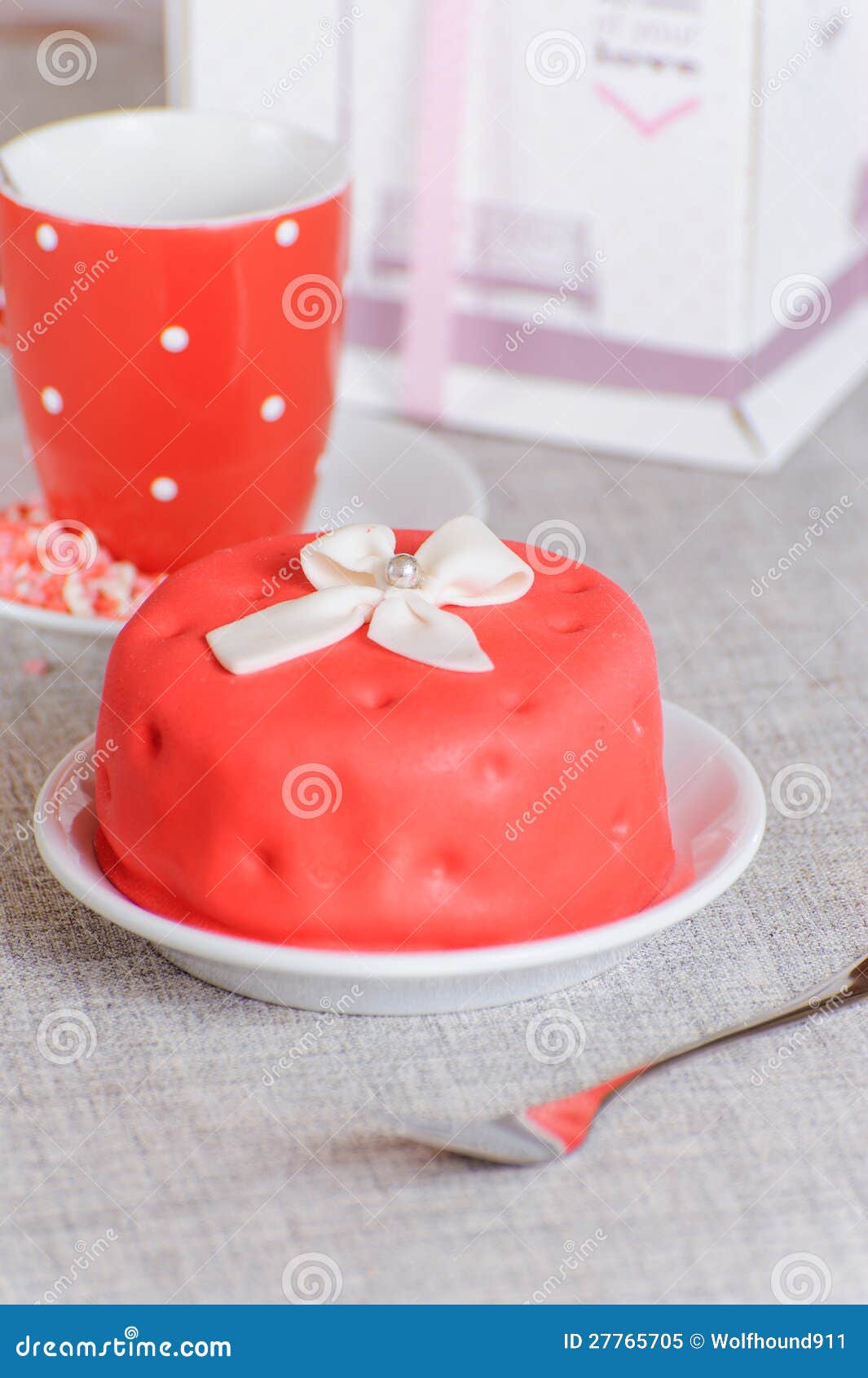 Small cake stock image. Image of color, bakery, sweet - 27765705