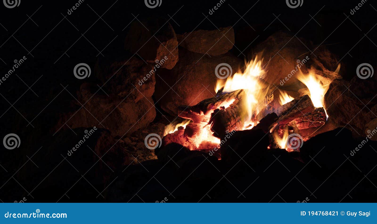Small campfire at night stock image. Image of backpacking - 194768421