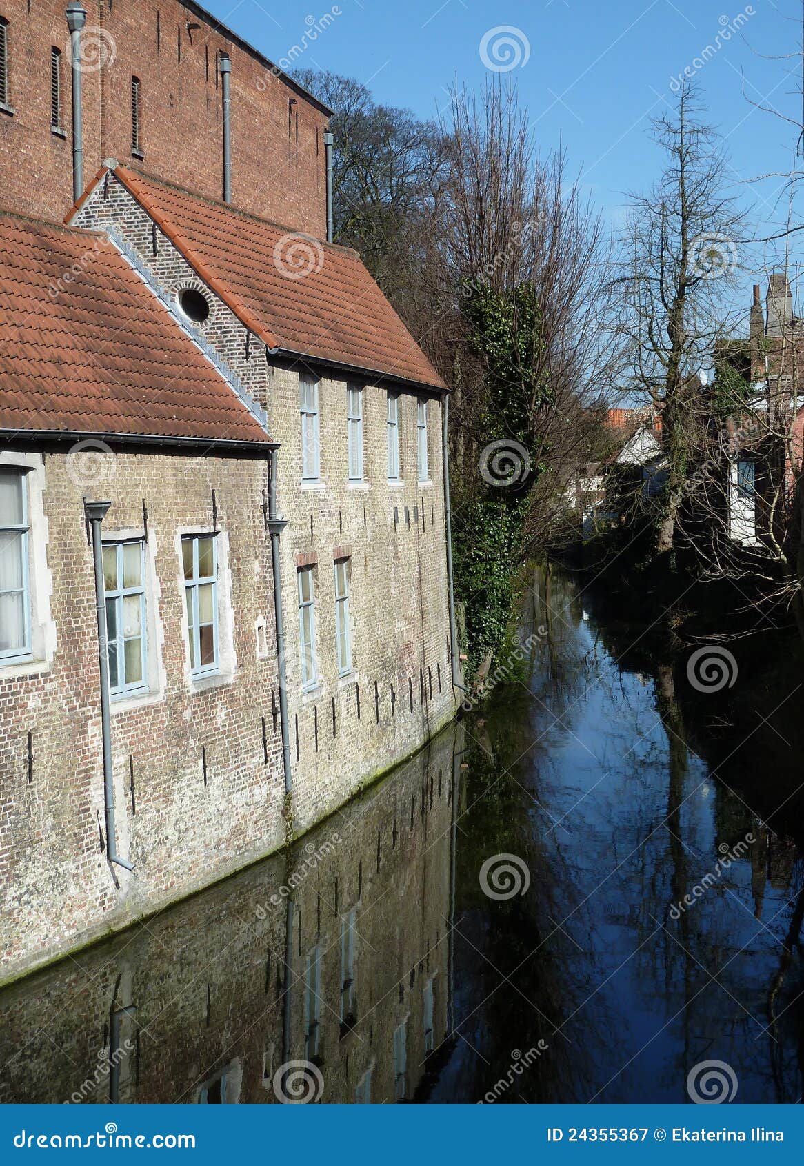 Small canal in Brugge stock image. Image of canal, reflaction - 24355367