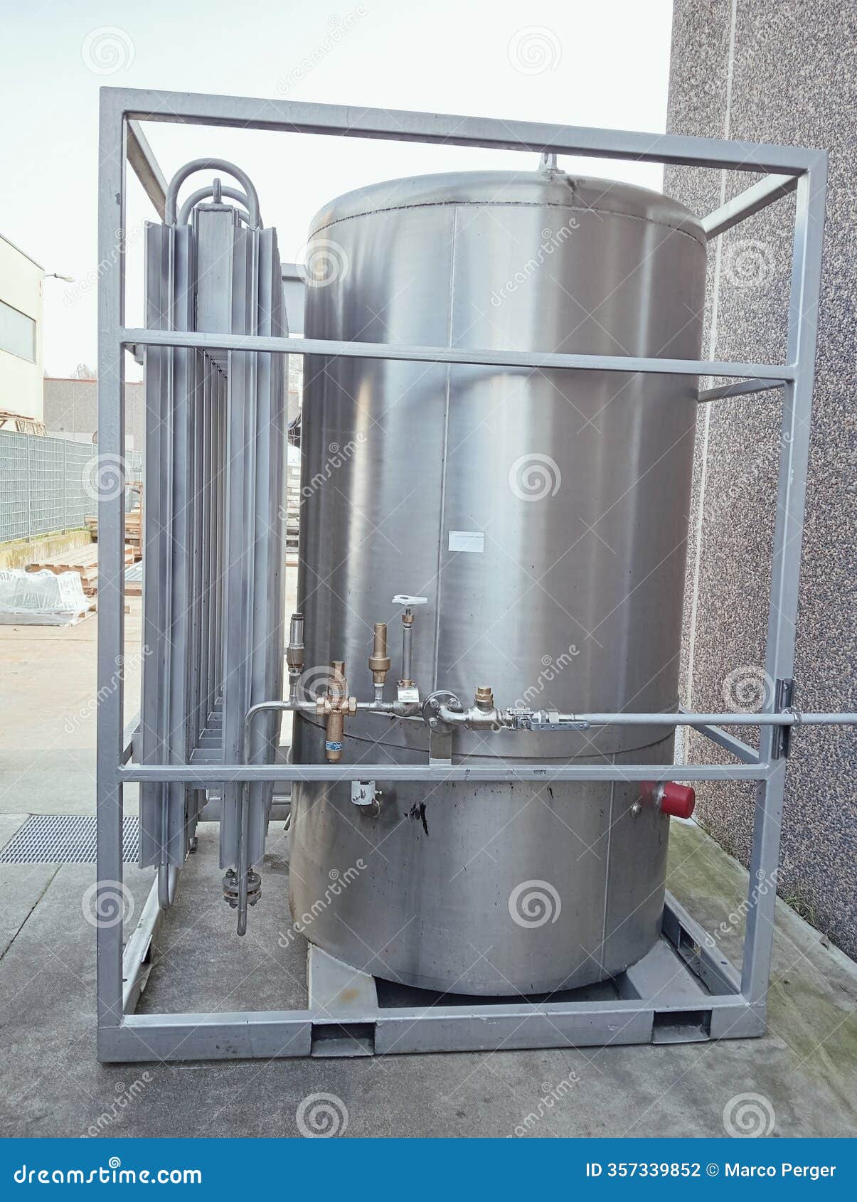 Small Cryogenic Tank for Liquid Nitrogen Stock Photo - Image of liquid ...