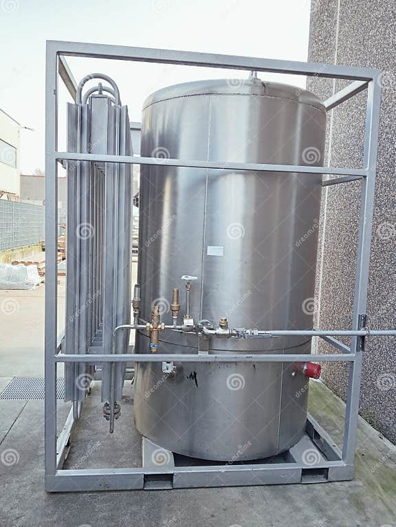 Small Cryogenic Tank for Liquid Nitrogen Stock Photo - Image of liquid ...