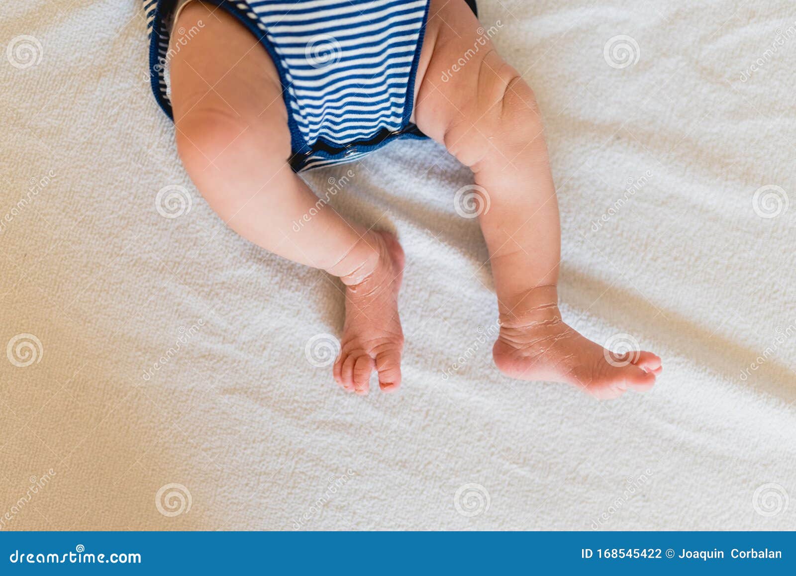 Small Feet of a Newborn Baby Stock Photo - Image of hugging, girl ...