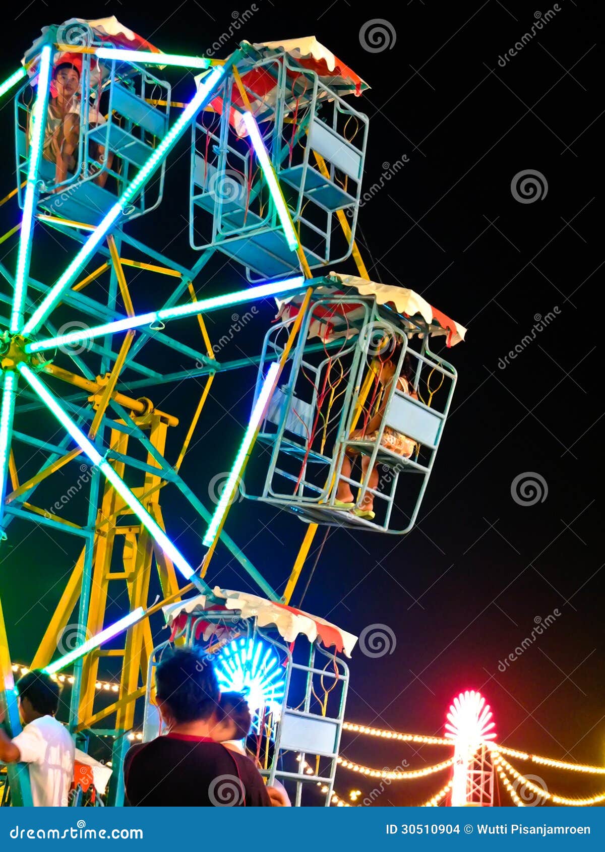Small Ferris wheel editorial stock image. Image of light - 30510904