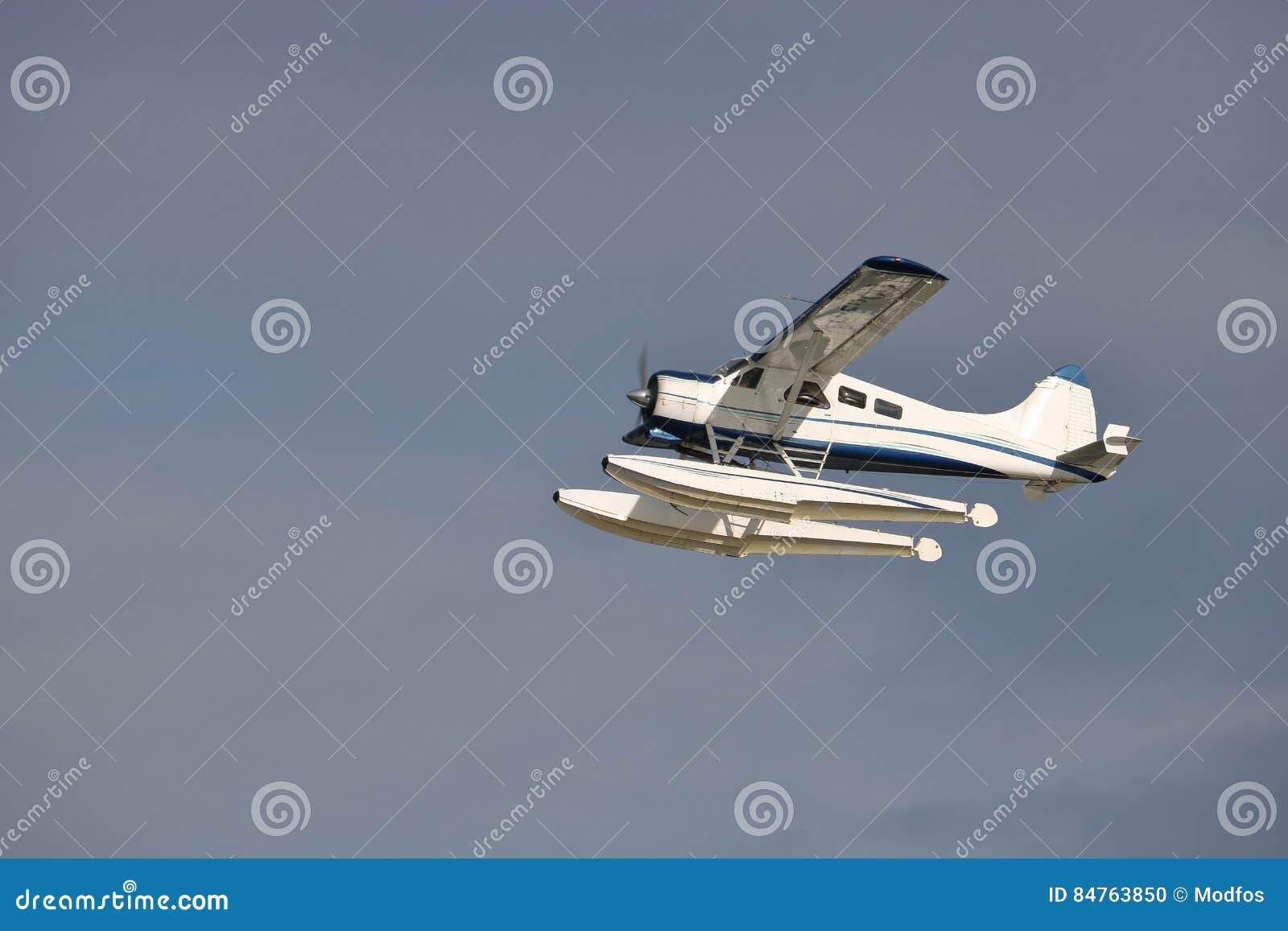 Small Float Plane in Flight Stock Photo - Image of plane, right: 84763850