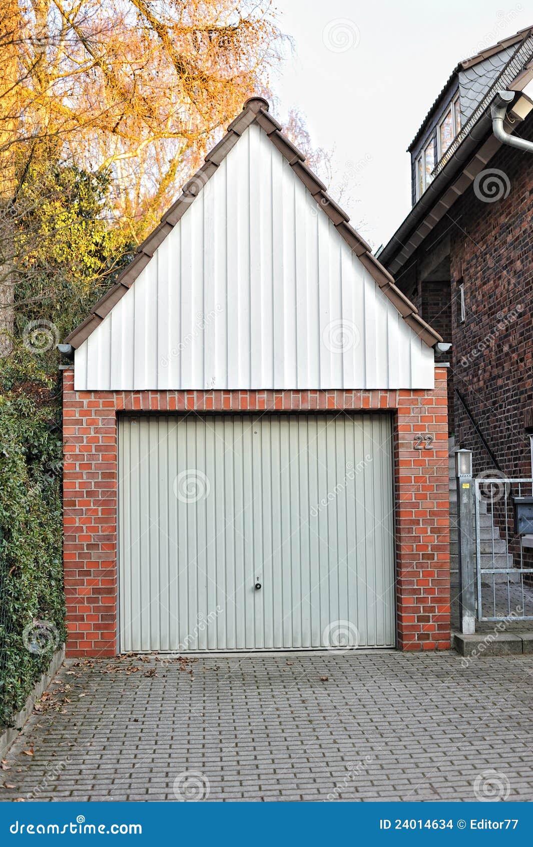 Small garage stock photo. Image of road, city, asphalt - 24014634