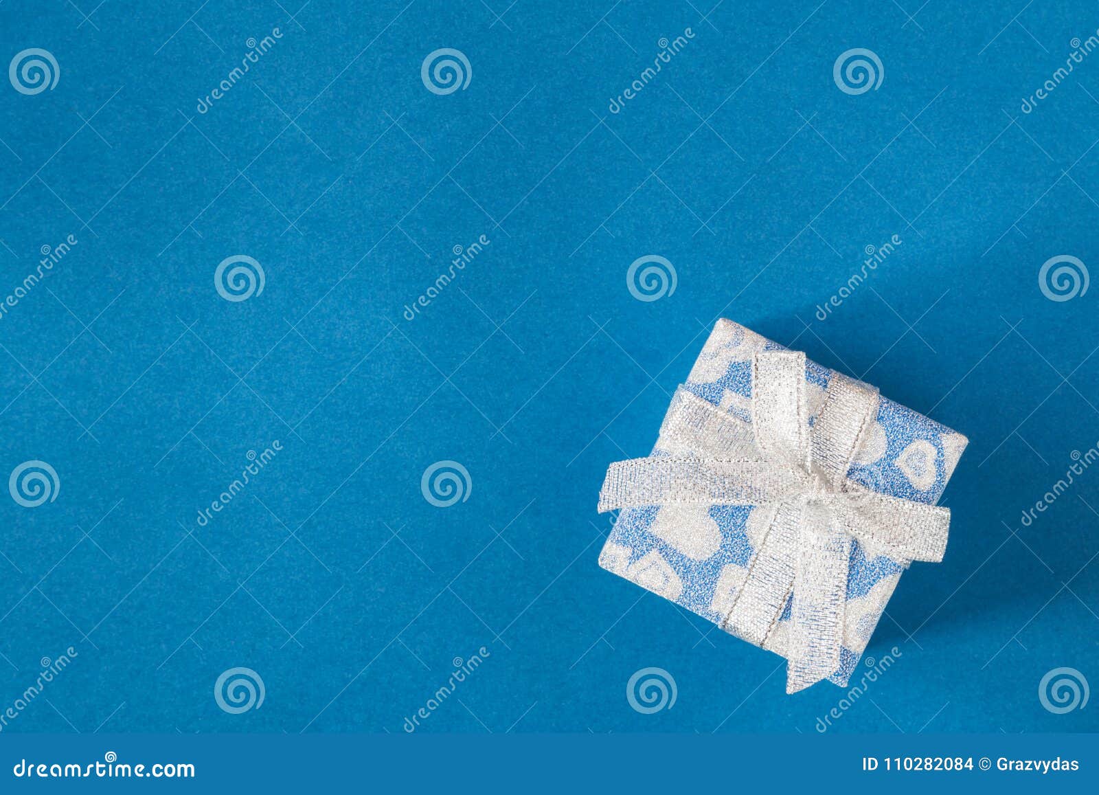 Small Gift on Blue Background Stock Photo - Image of holiday, copy ...