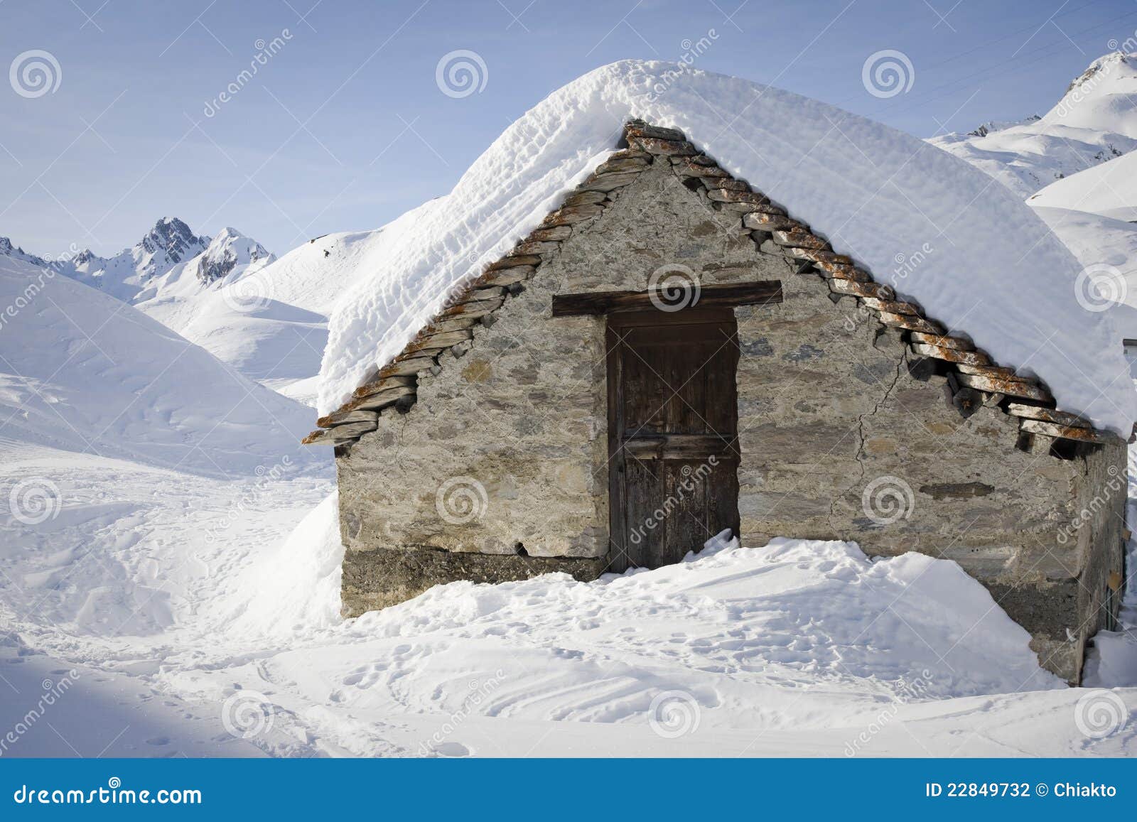Small house in the snow stock photo. Image of frozen - 22849732