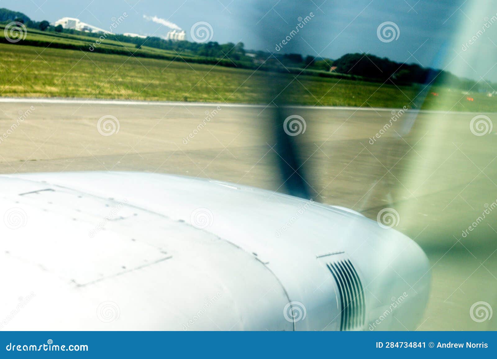 Small Light Aircraft Propeller Stock Image - Image of airplane, engine ...