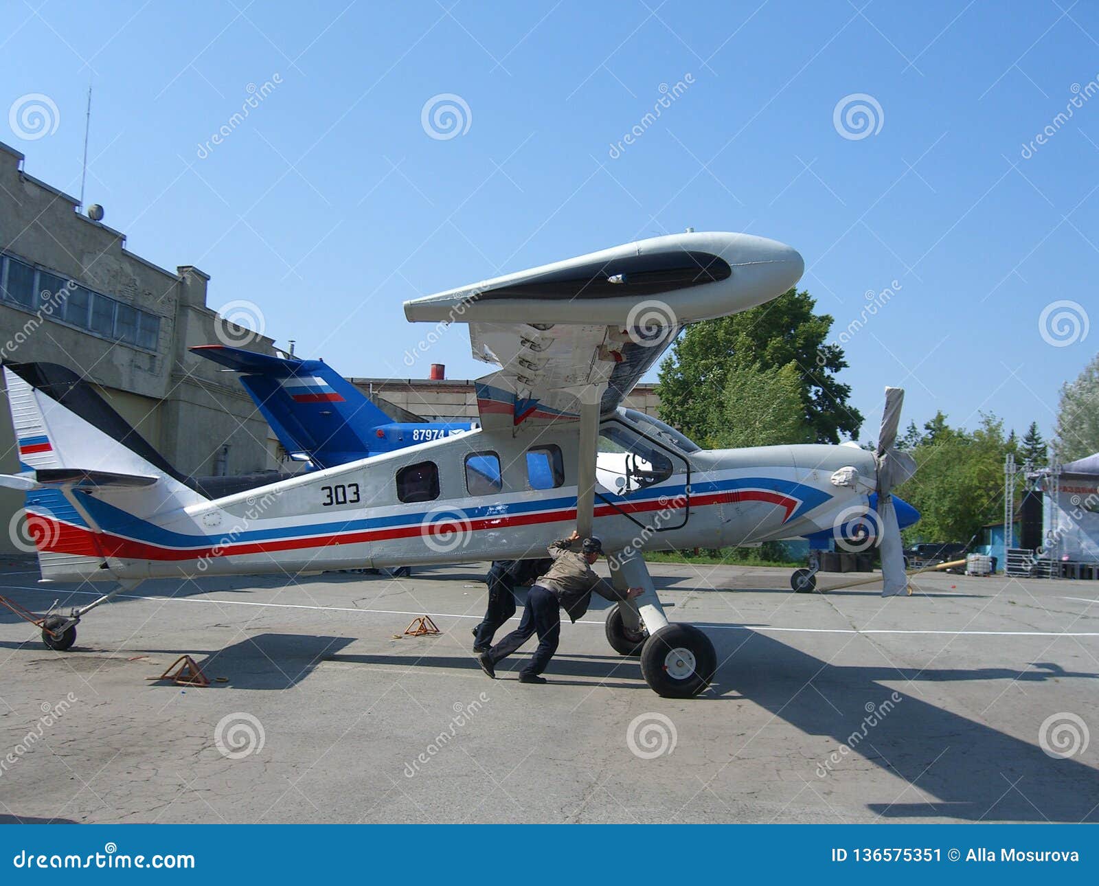 Small Light-engine Private Jet Workers Roll on the Runway Editorial ...