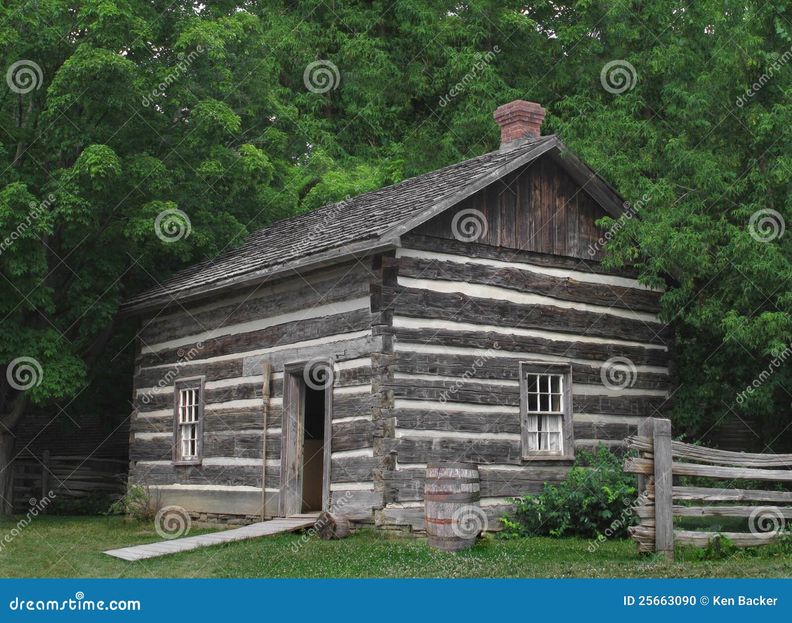 Small Log Cabin In The Trees. Stock Photo - Image of split, forest ...