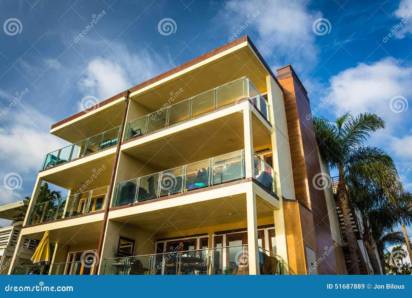 Small Modern Hotel in Laguna Beach Stock Image - Image of scenic, ocean ...