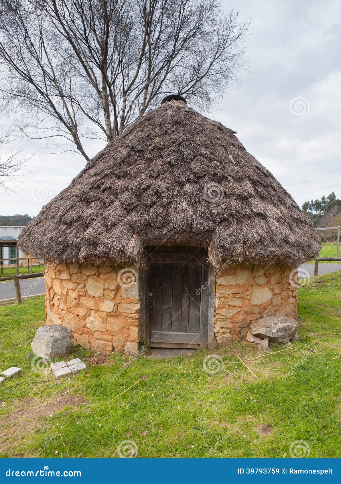Small palloza in Galicia. stock image. Image of patrimony - 39793759