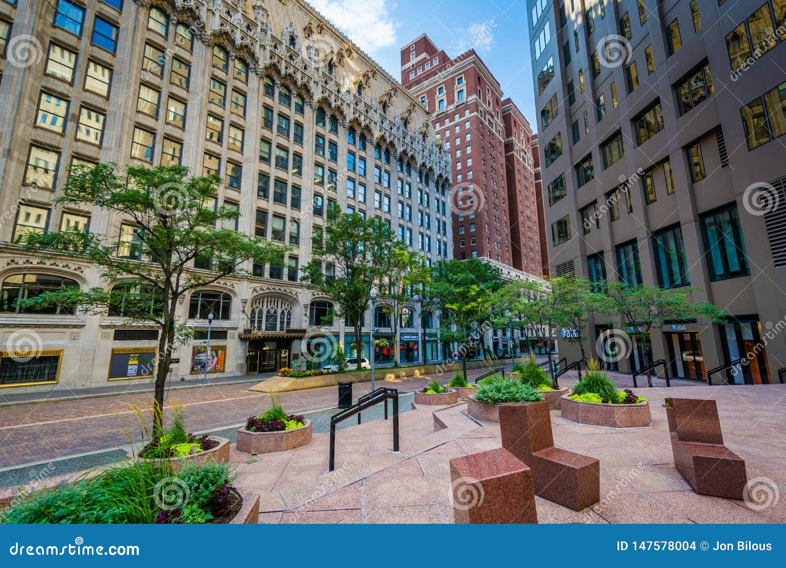 Small Park and Buildings in Pittsburgh, Pennsylvania Editorial Stock ...