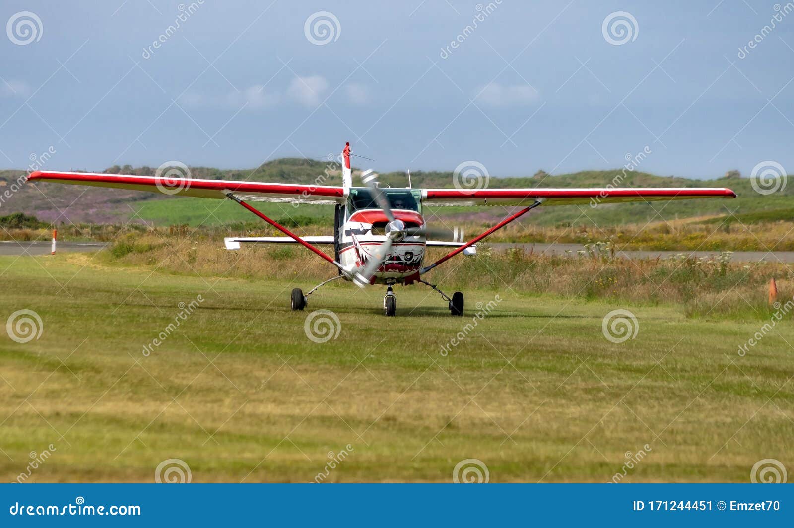 Small plane editorial photo. Image of fuselage, corporate - 171244451