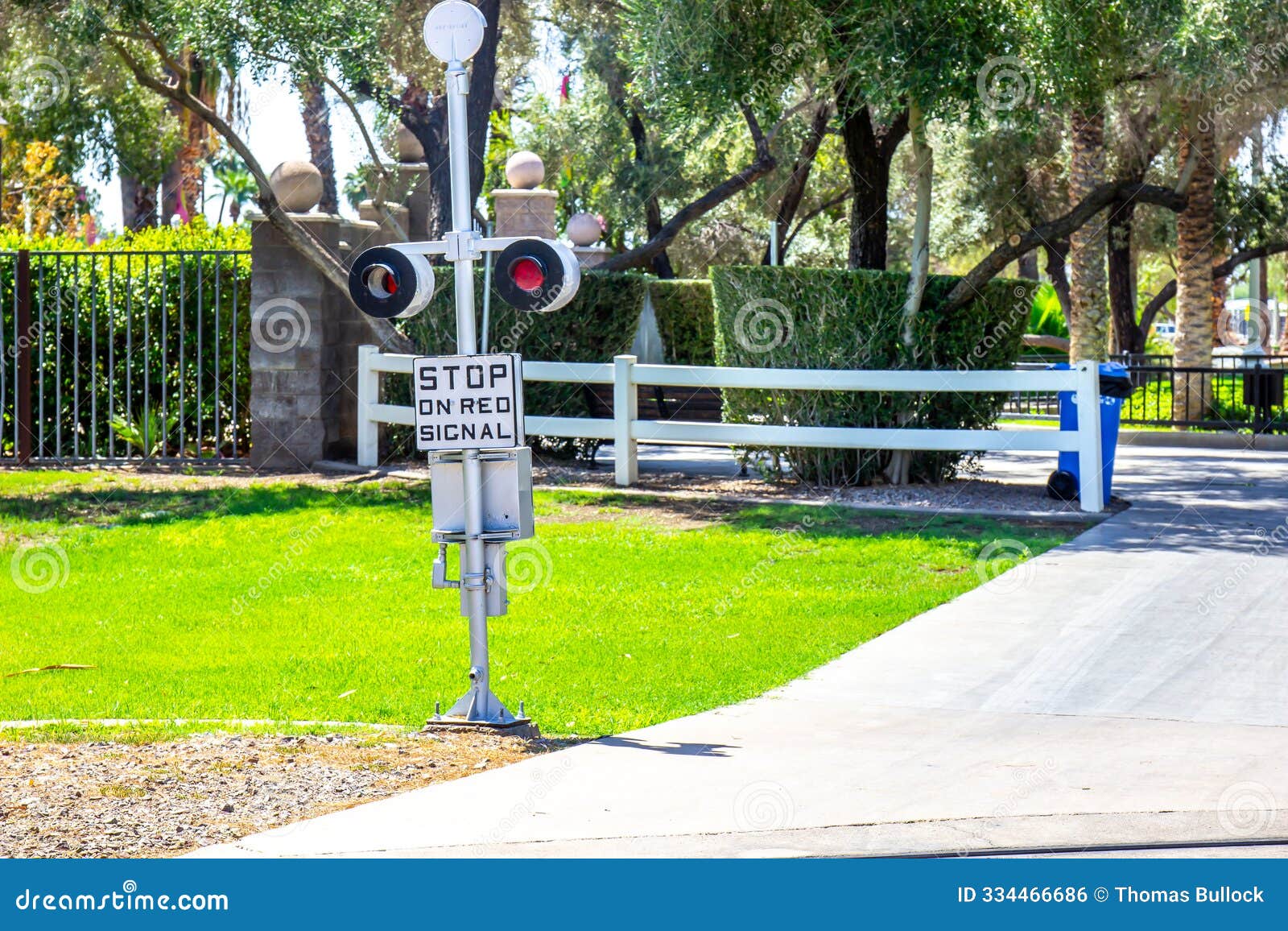 Small Railroad Crossing Sign with Red Lights Stock Photo - Image of ...
