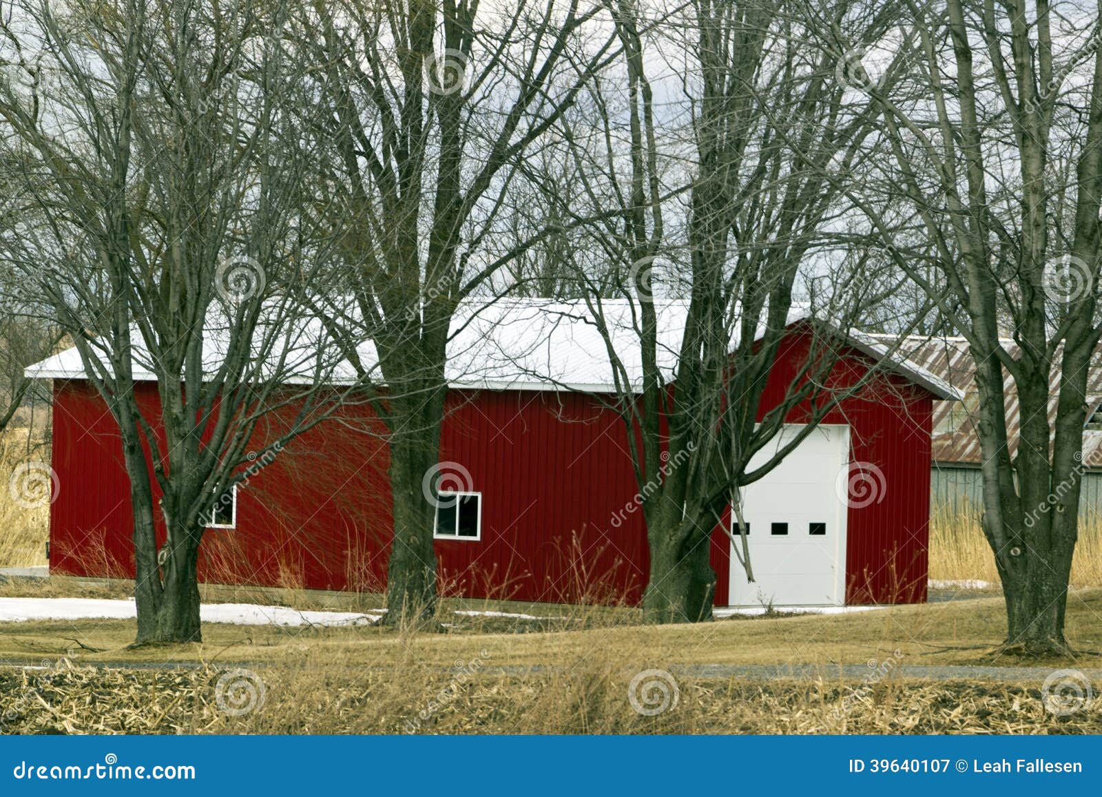Small Red Barn stock image. Image of doors, farmer, small - 39640107
