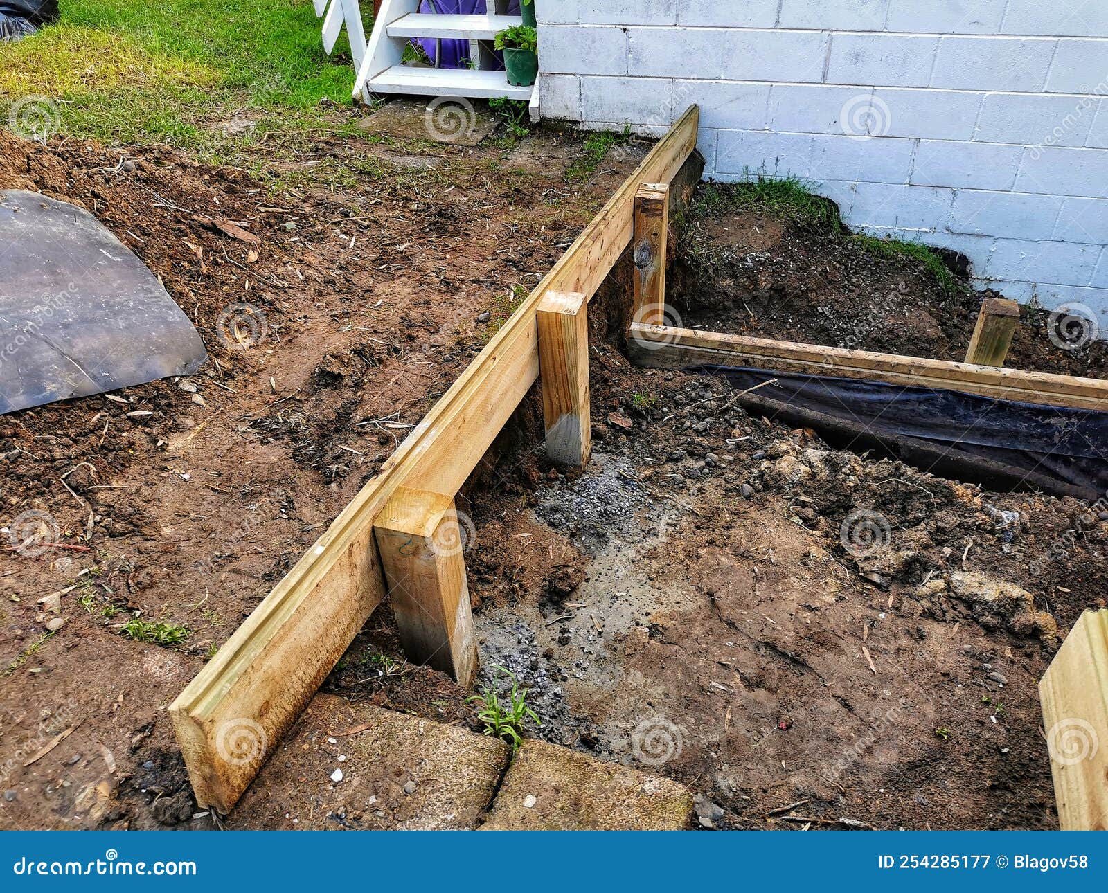 Small Retaining Wall Under Construction Stock Image - Image of ...