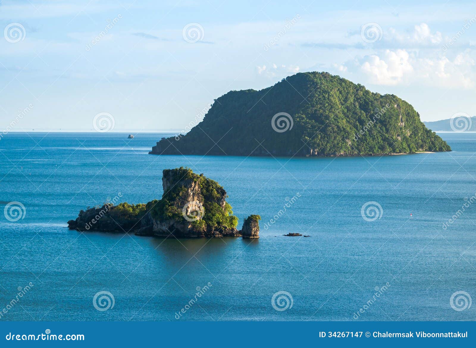 Small Rock Island and Blue Ocean Stock Image - Image of blue, season ...
