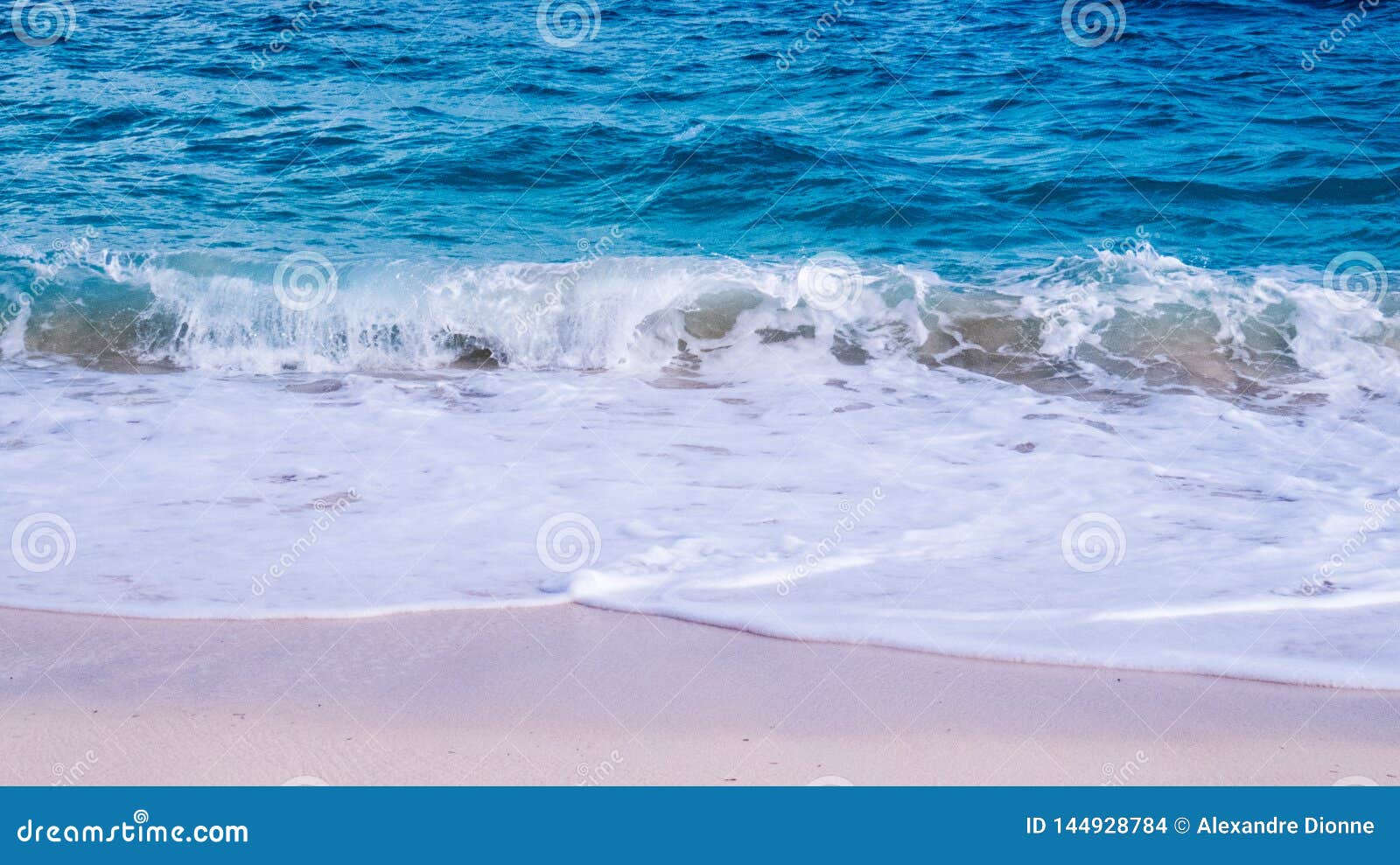 Waves with Foam on a Peaceful Beach Stock Photo - Image of blue, foam ...