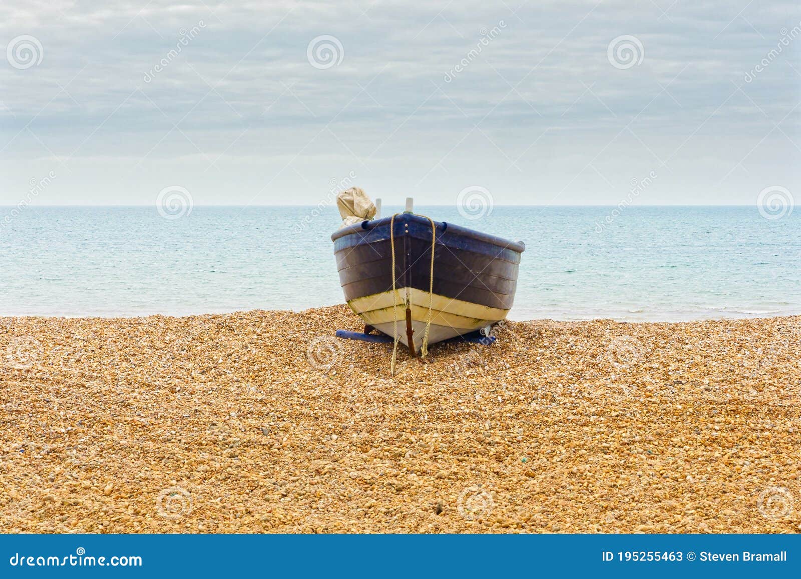 Small Rowing Boat Beached on Bognor Regis Beach Stock Image - Image of ...
