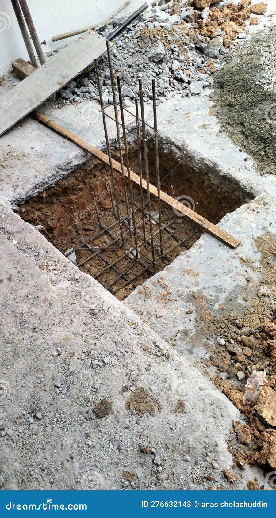 Small-scale Home Renovation Development System. with Chicken Claws As ...