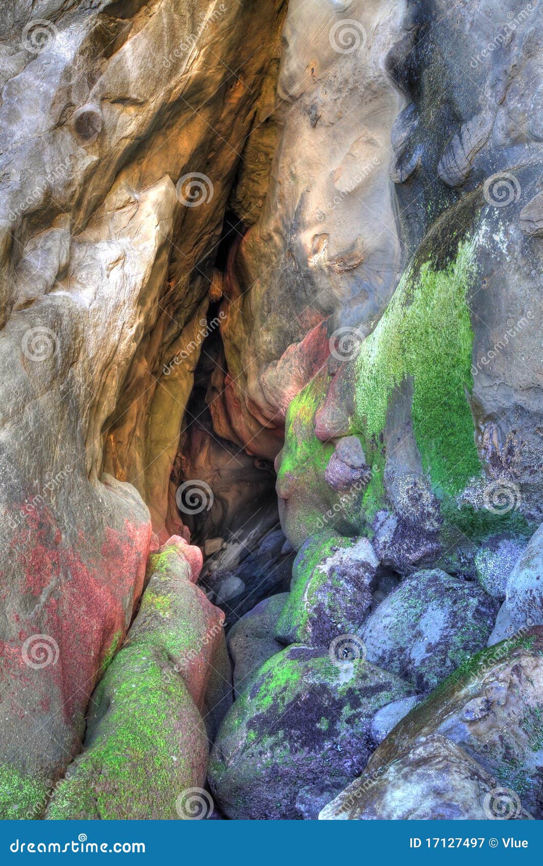 Small Sea Cave stock image. Image of oregon, cove, cavern - 17127497