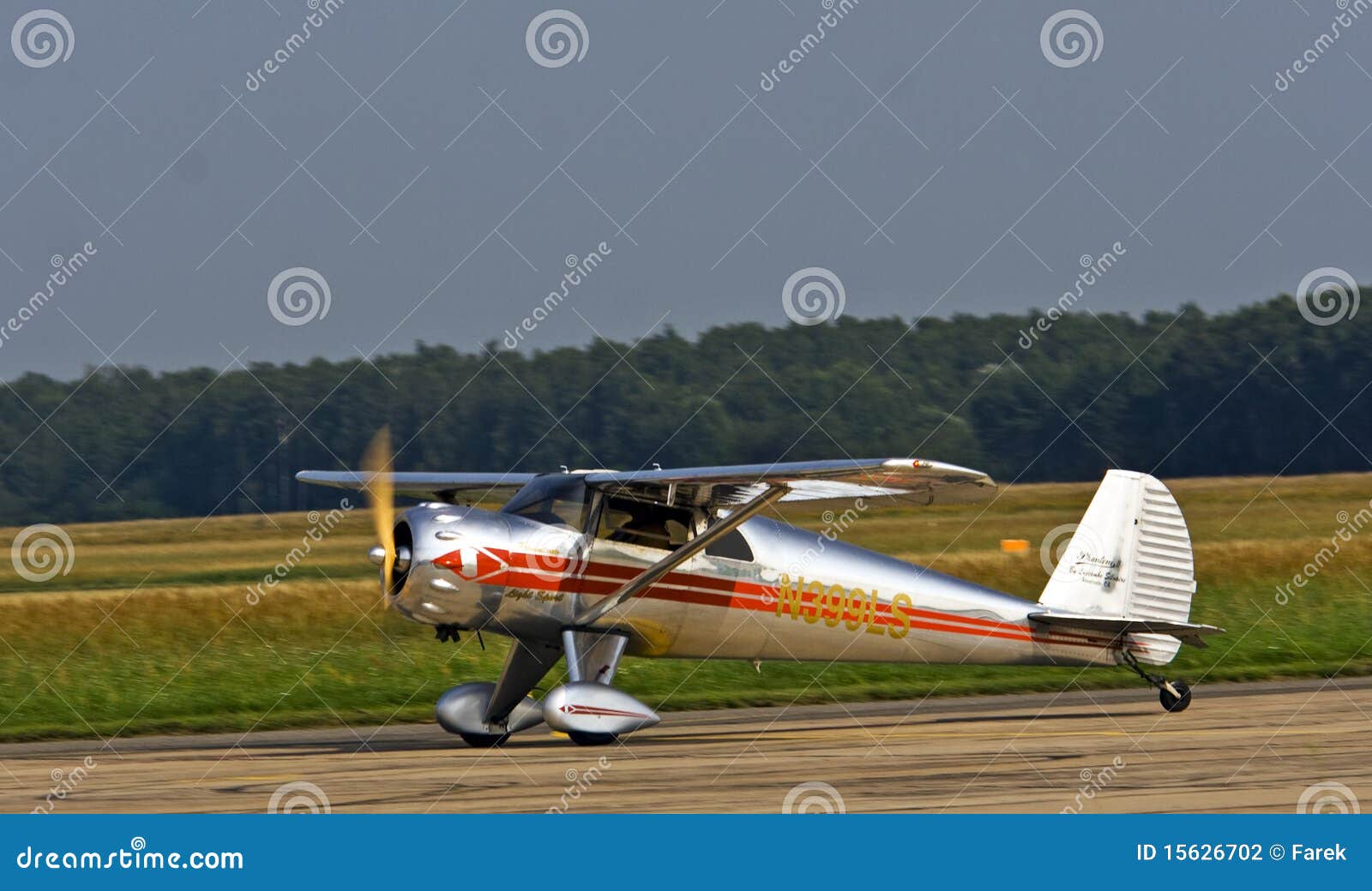 Luxury Small Sports Silver Plane Editorial Photography - Image of ...