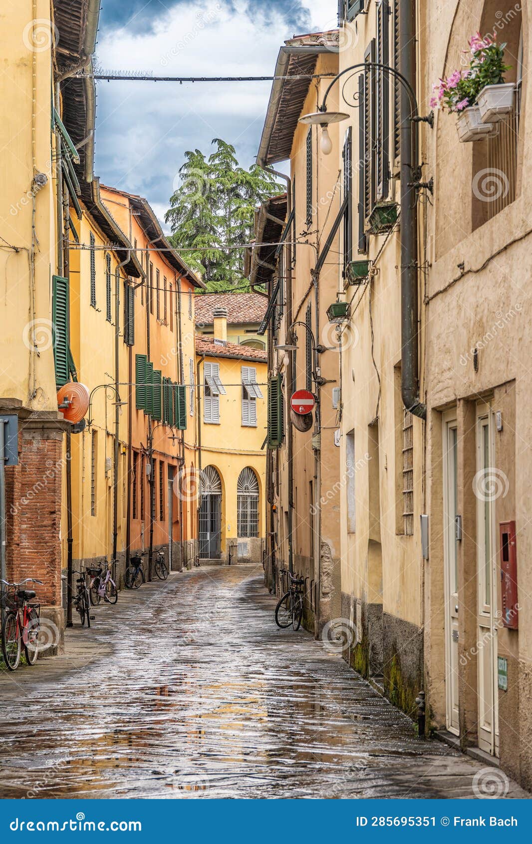 Small Streets in Tuscan City of Lucca in Italy Stock Image - Image of ...