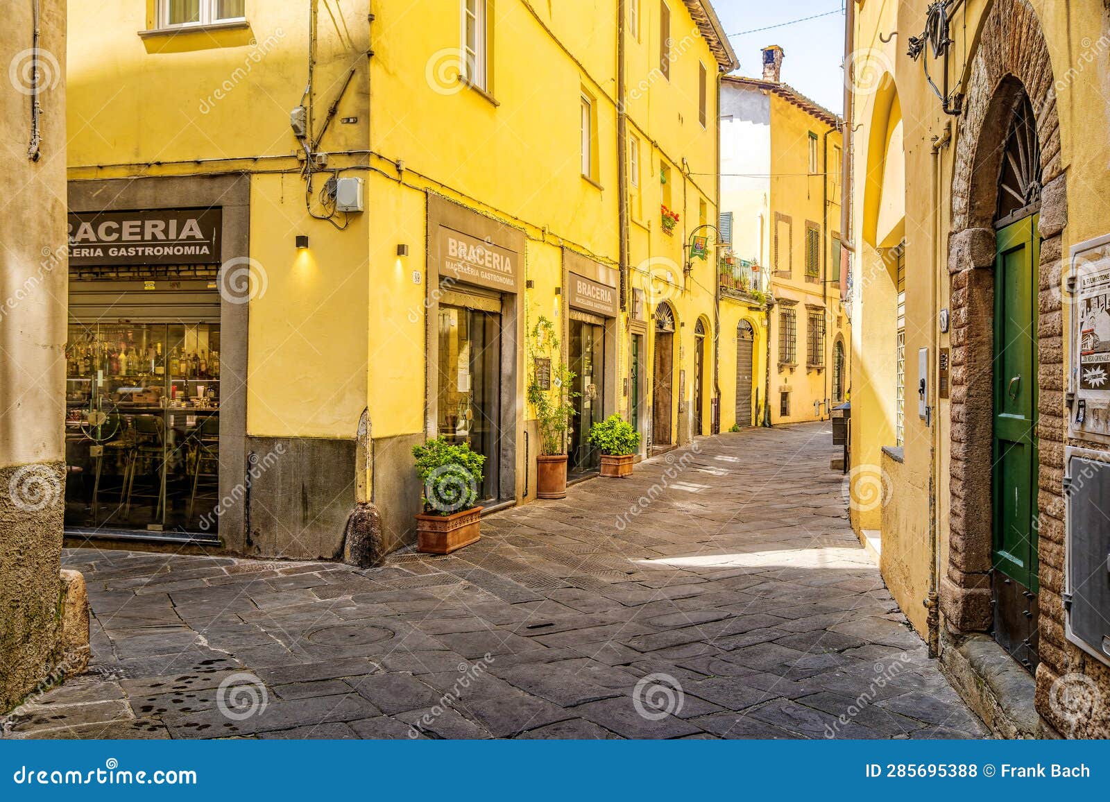 Small Streets in Tuscan City of Lucca in Italy Editorial Stock Photo ...