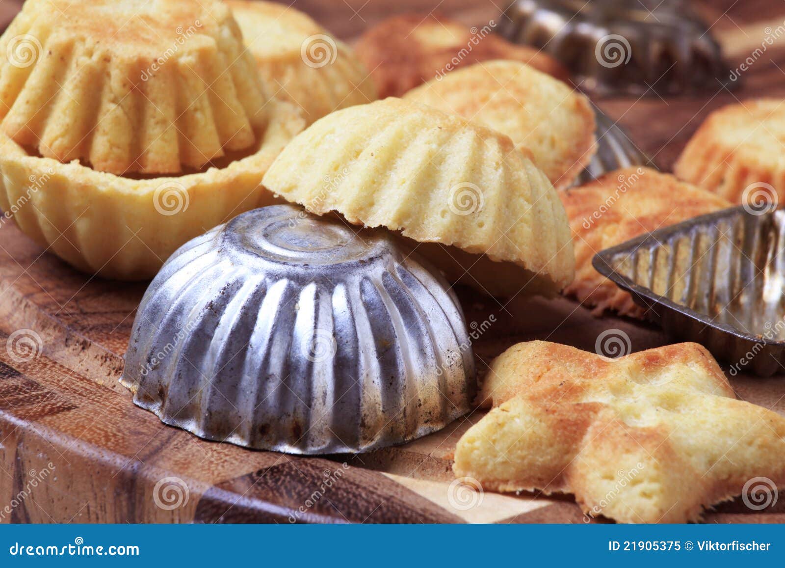 Small Tart Shells and Baking Pans Stock Image - Image of pans, baking ...