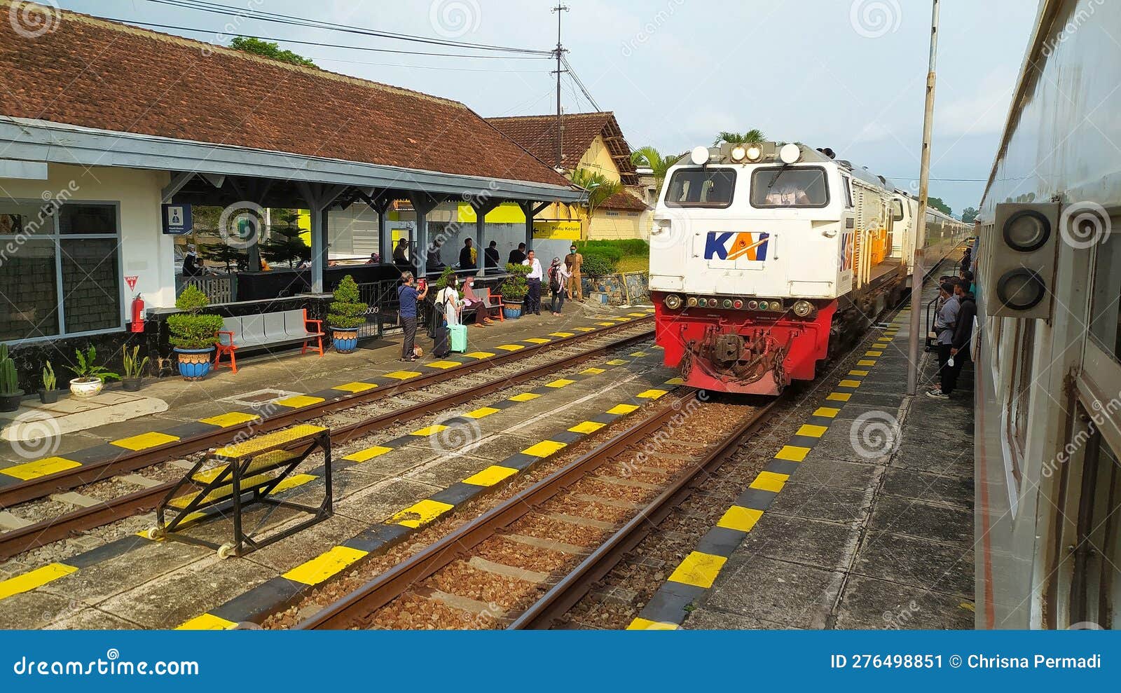 Small Town Station when the Train Arrives Editorial Photo - Image of ...