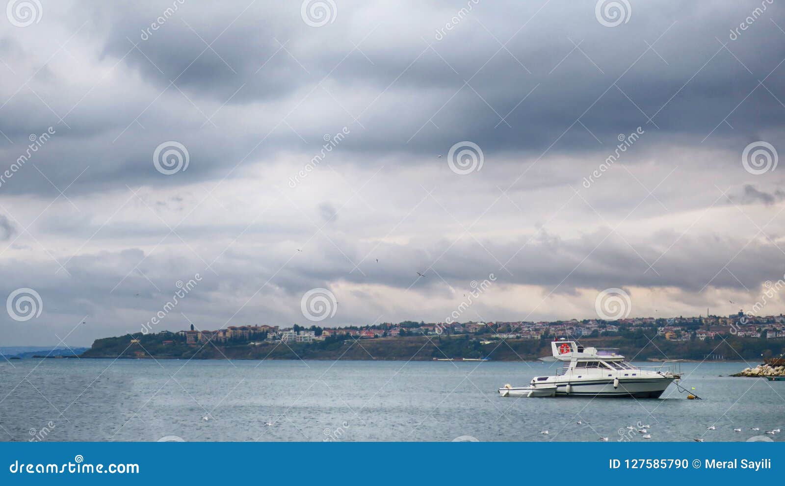 Empty boat in the sea editorial image. Image of nautical - 127585790
