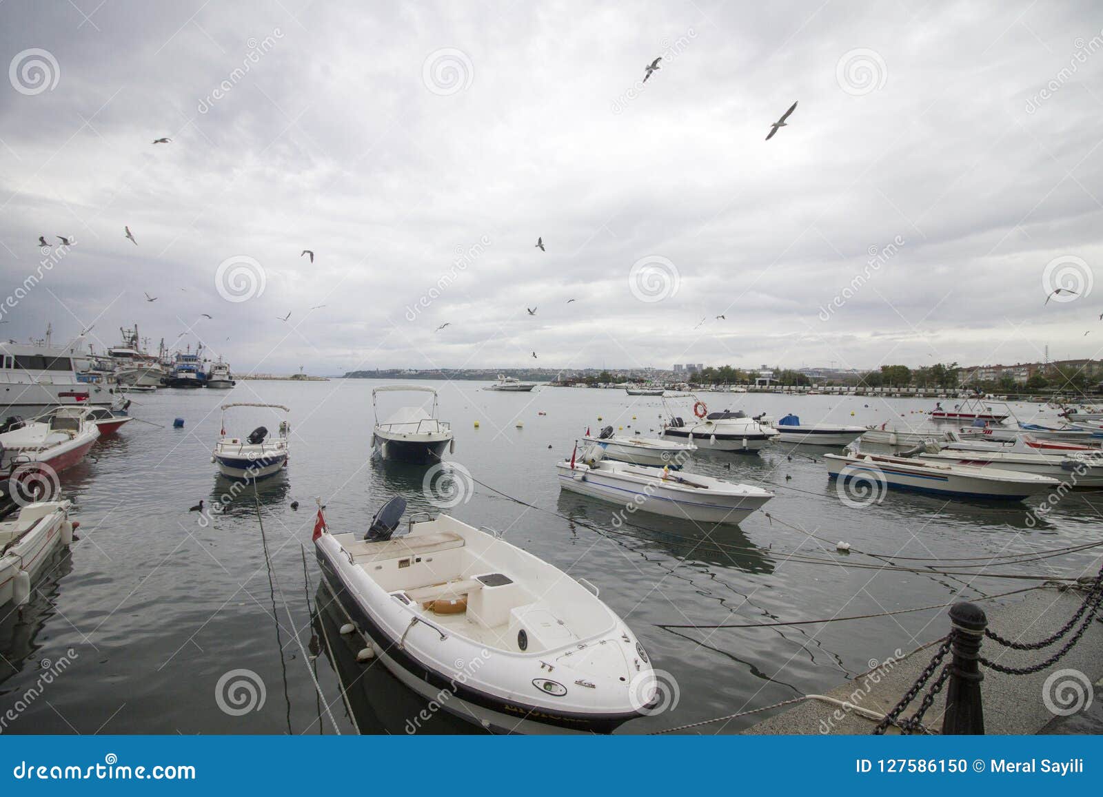 Empty boat in the sea editorial image. Image of landscapes - 127586150