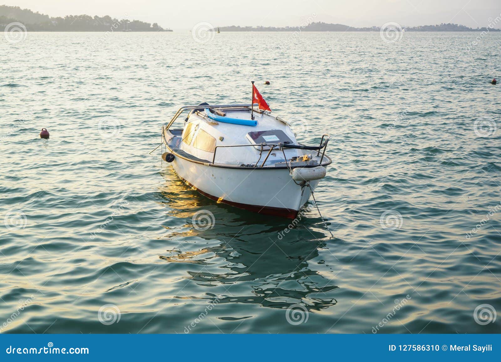 Empty boat in the sea editorial image. Image of architecture - 127586310