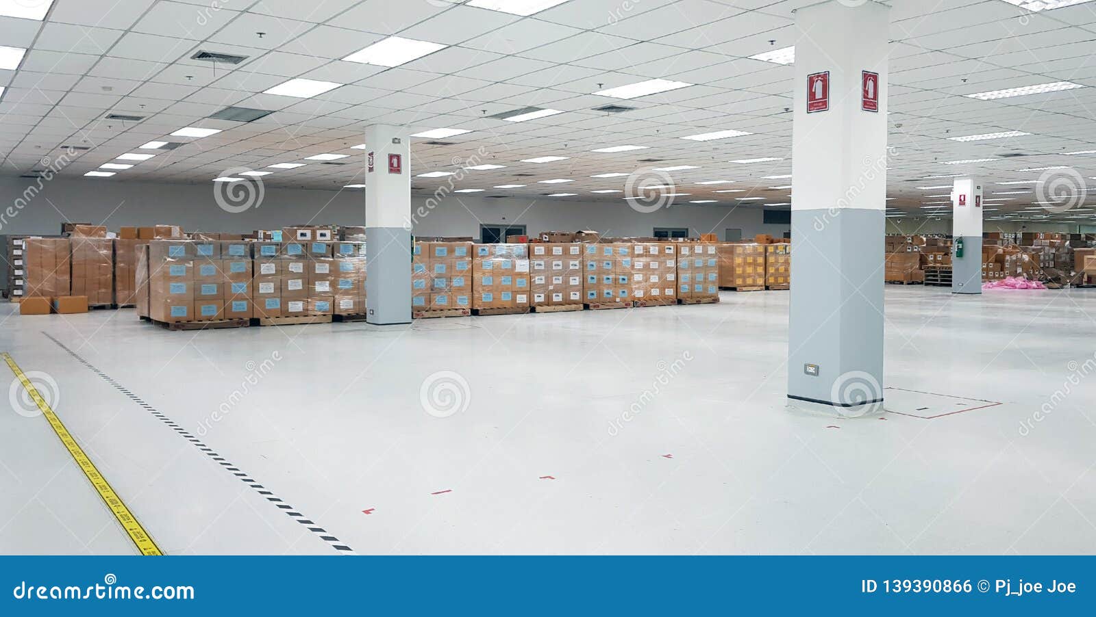 Small Warehouse Logistic or Distribution Center in Electronic Industry ...