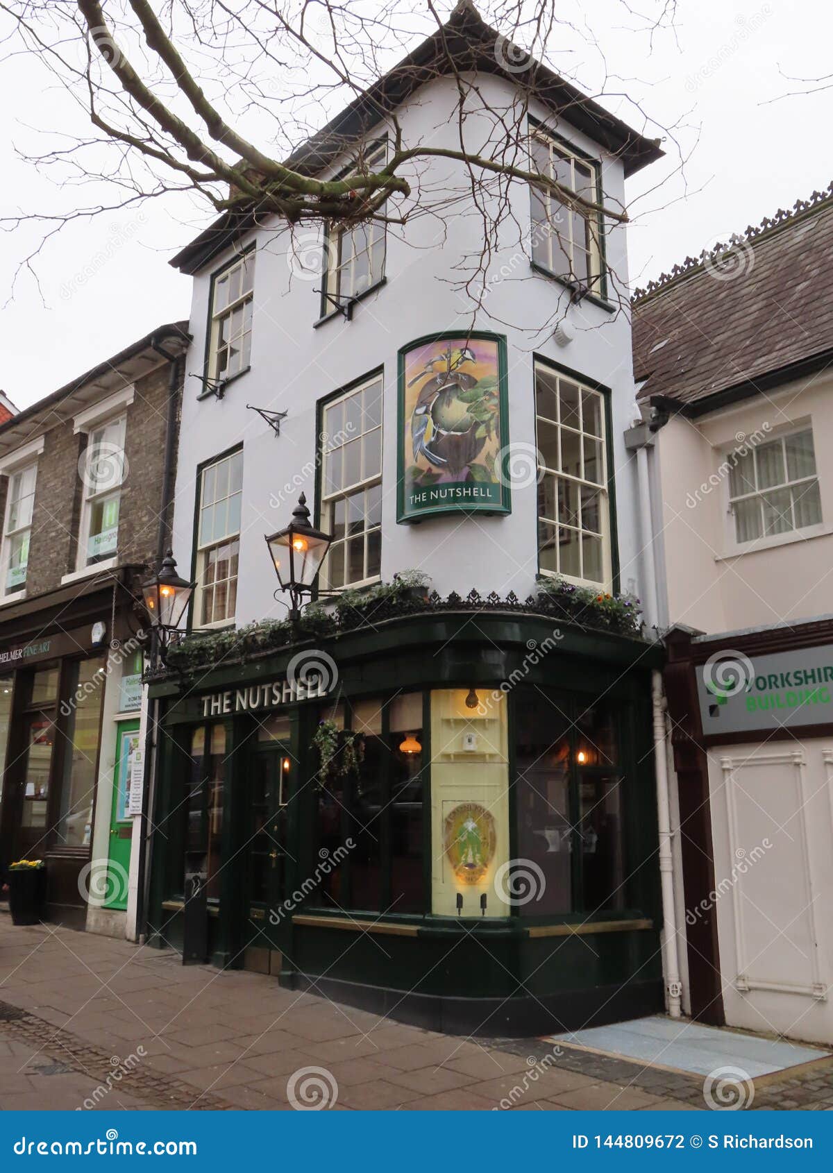 The Nutshell editorial photography. Image of brewer - 144809672