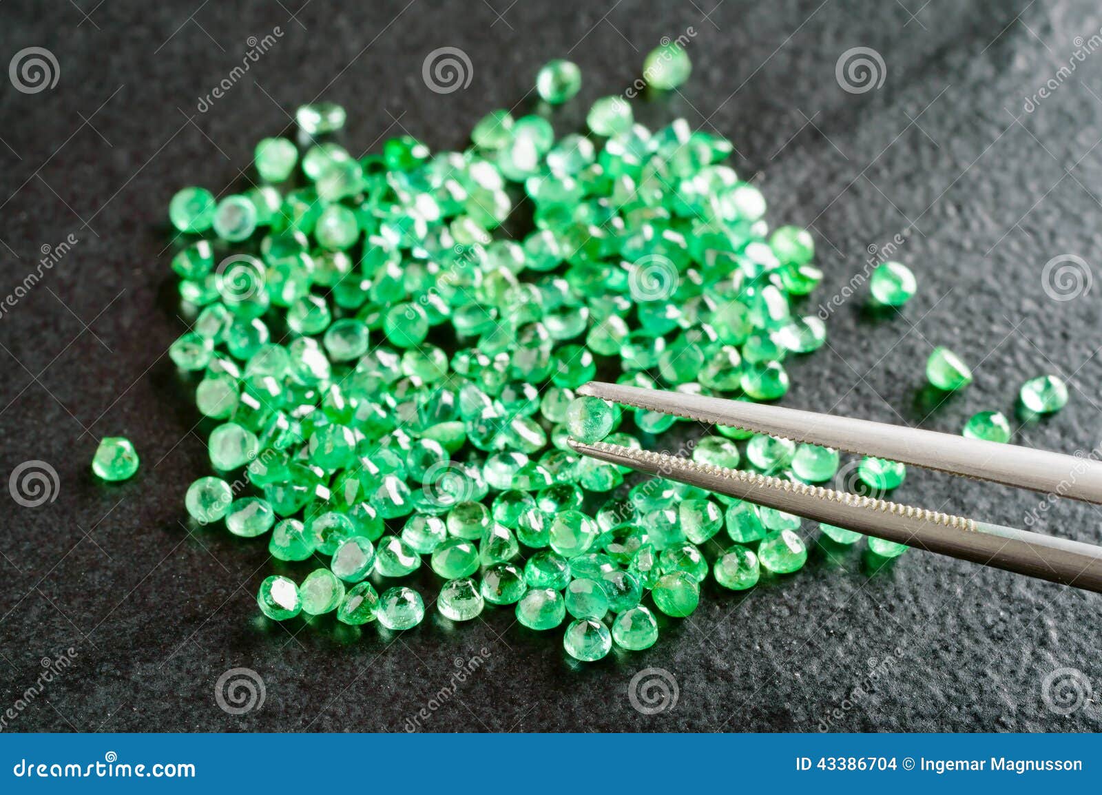 Smaragde stockfoto. Bild von kontrolle, griff, mode, schwarzes - 43386704