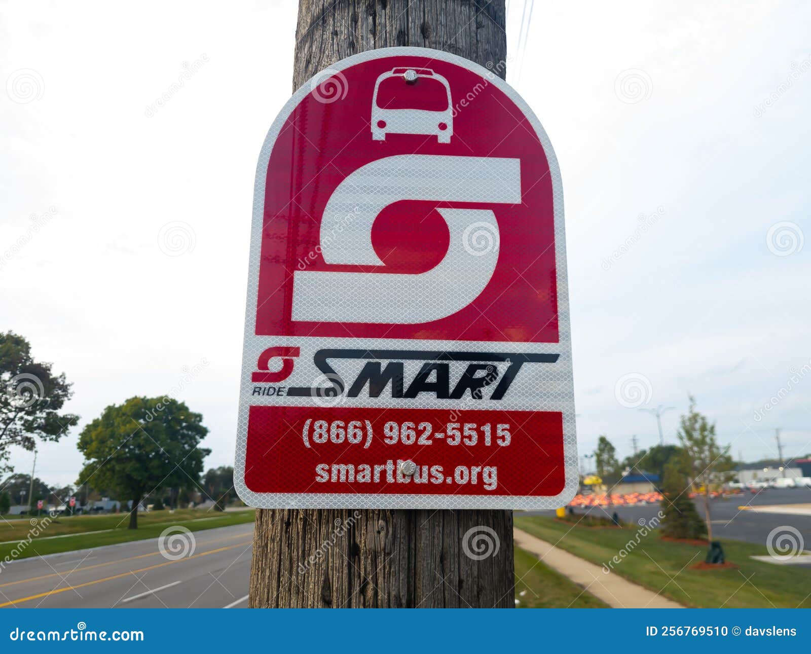 Smart Bus stop in Michigan editorial image. Image of sign - 256769510